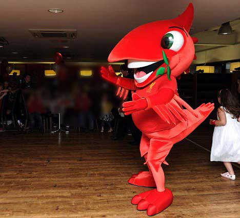 FC Liverpool: Voici Mighty Red, l'étrange nouvelle mascotte du club…