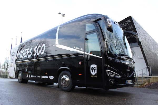 SCO Angers - Bienvenue dans le nouveau bus aux couleurs du club