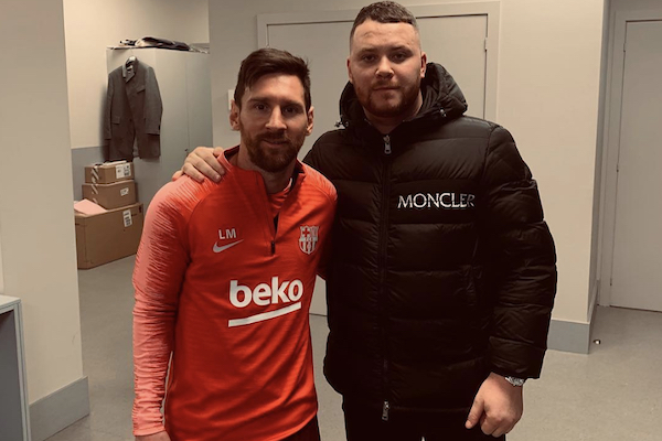 Lionel Messi a reçu un nouveau téléphone tout en or et personnalisé