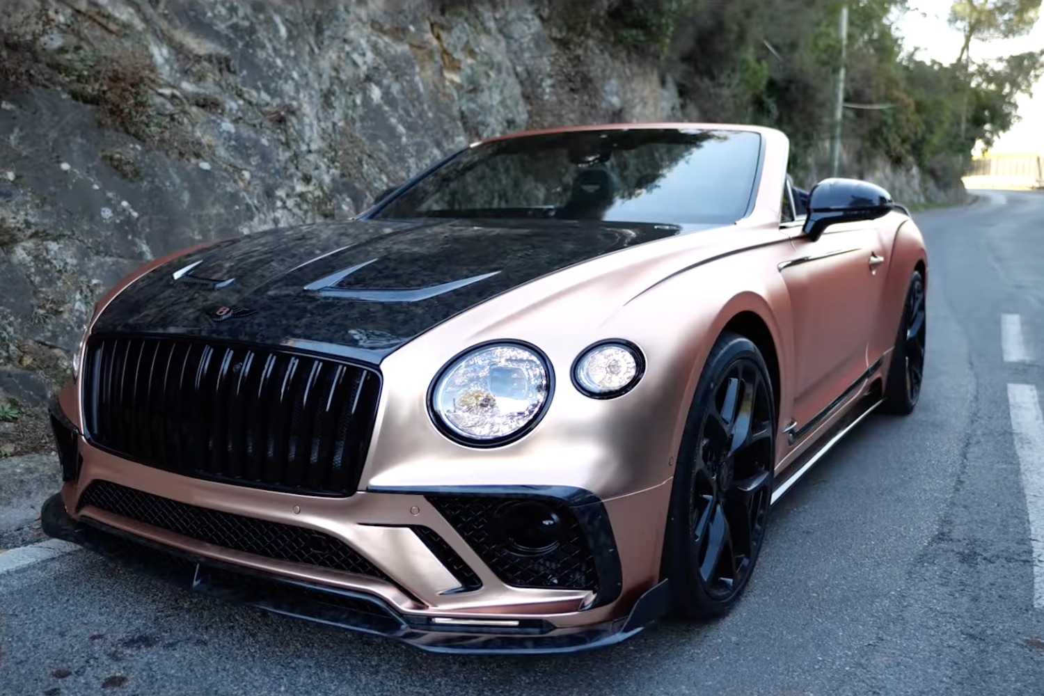La nouvelle Bentley "or rose" d'Areola est inédite en France