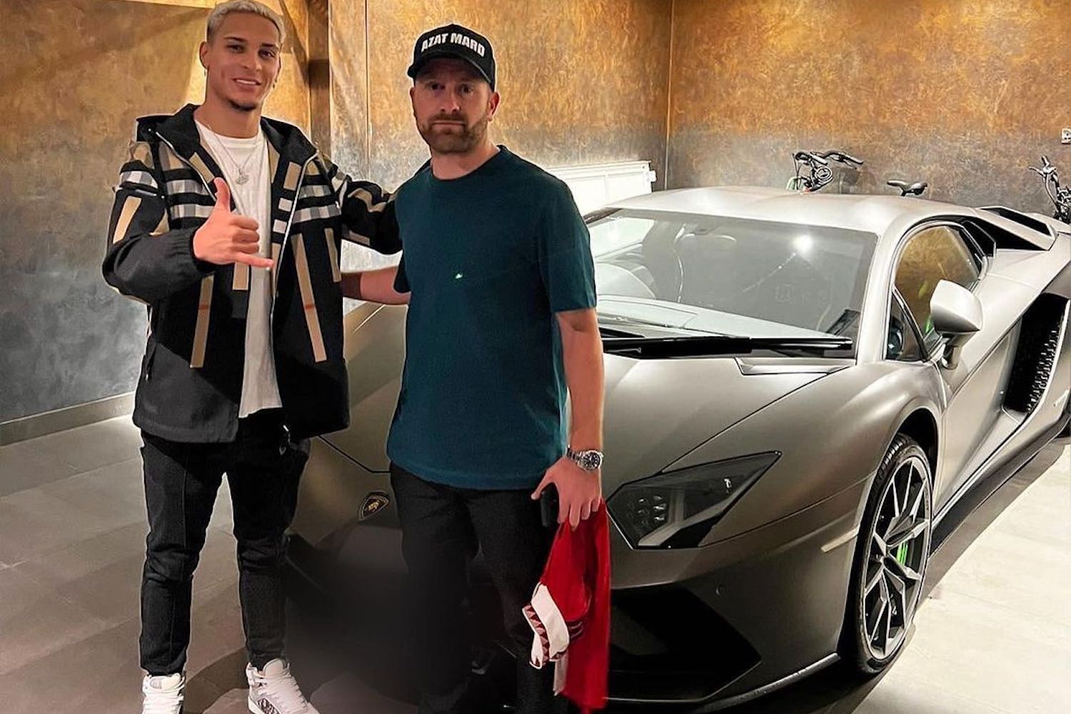 Antony célèbre sa sélection au Mondial en s'offrant cette bombe à 350 000€