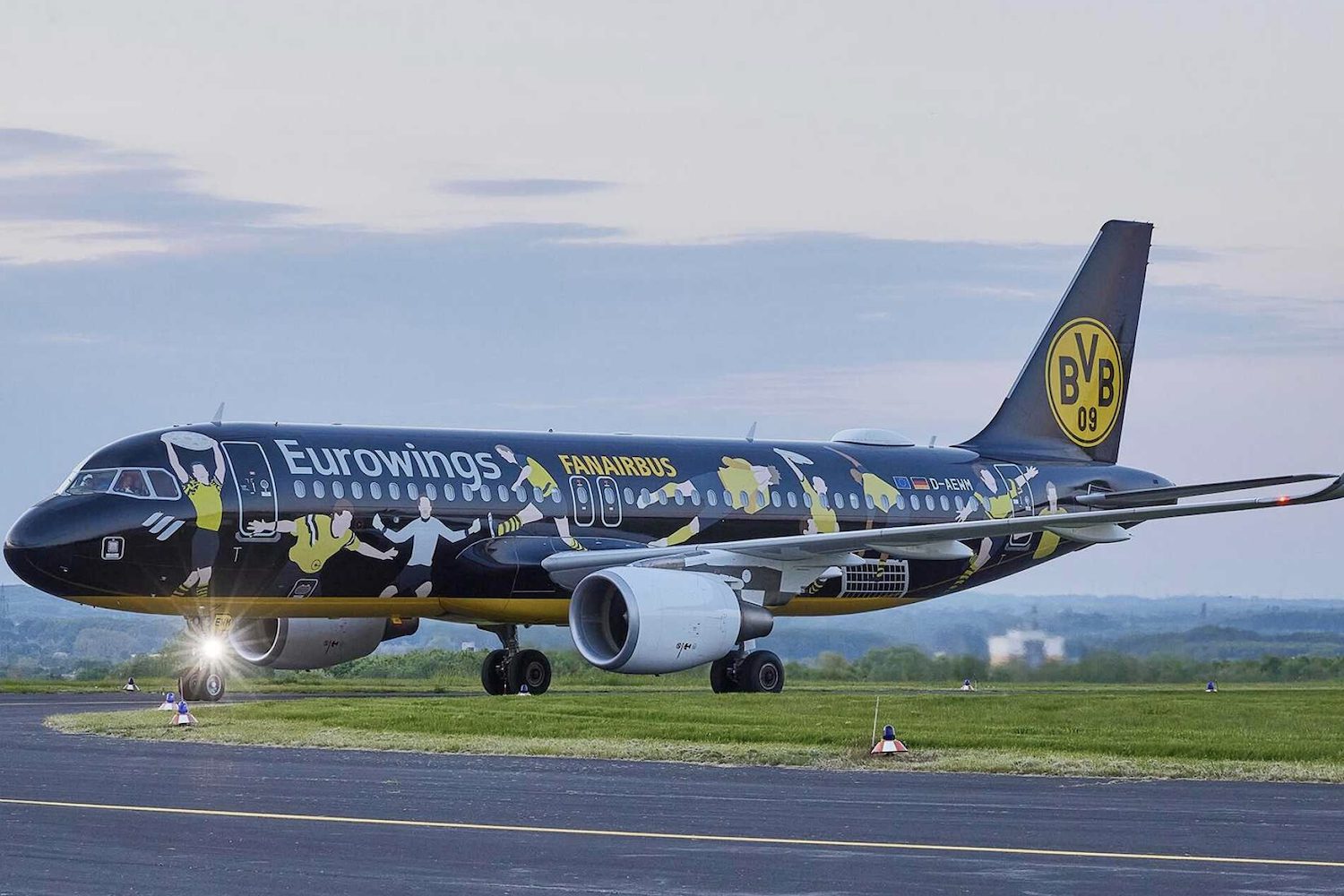 PSG: Le BVB débarque dans un impressionnant Airbus aux couleurs du club