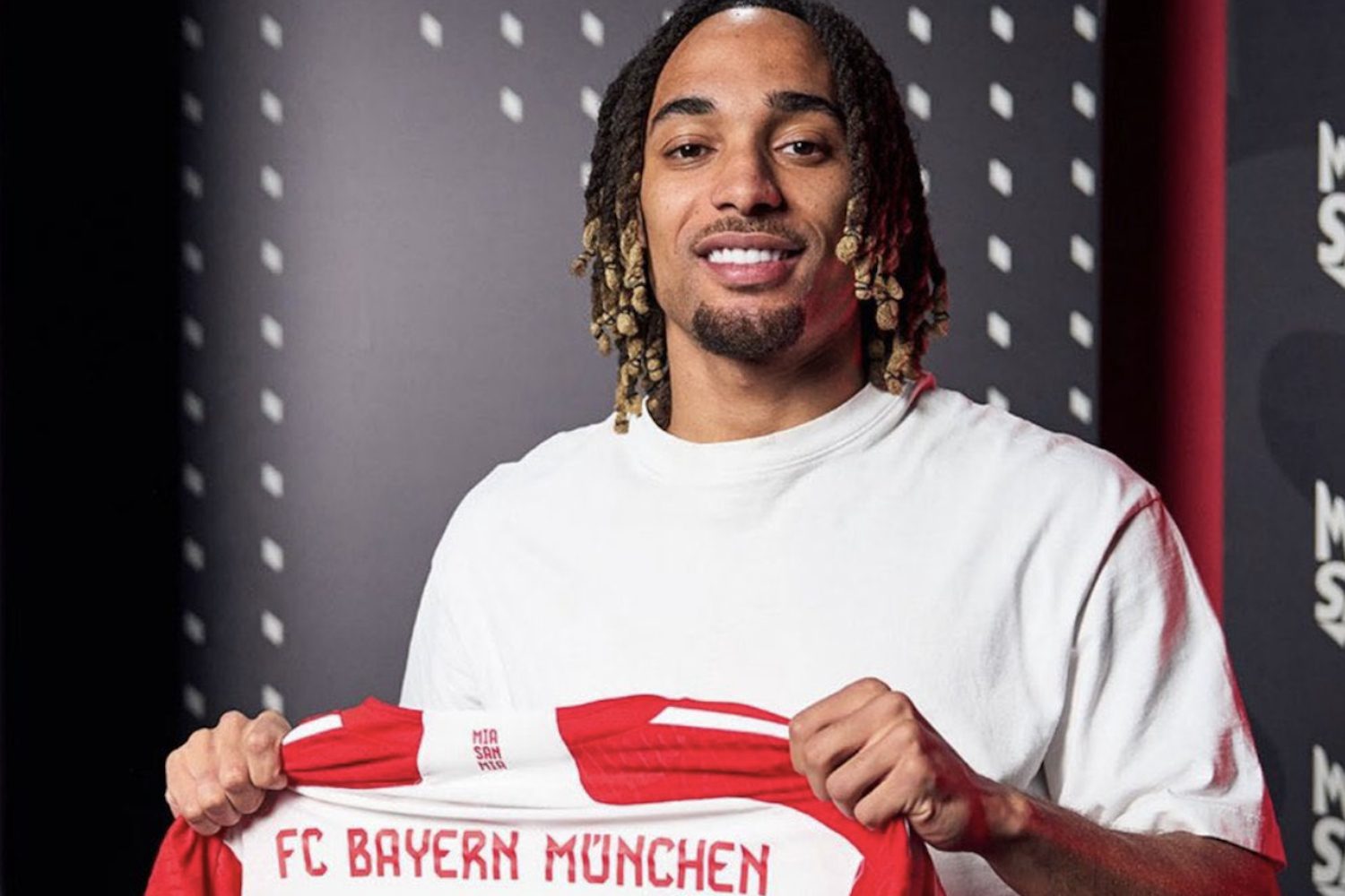 Sacha Boey. Combien gagne le défenseur du Bayern Munich