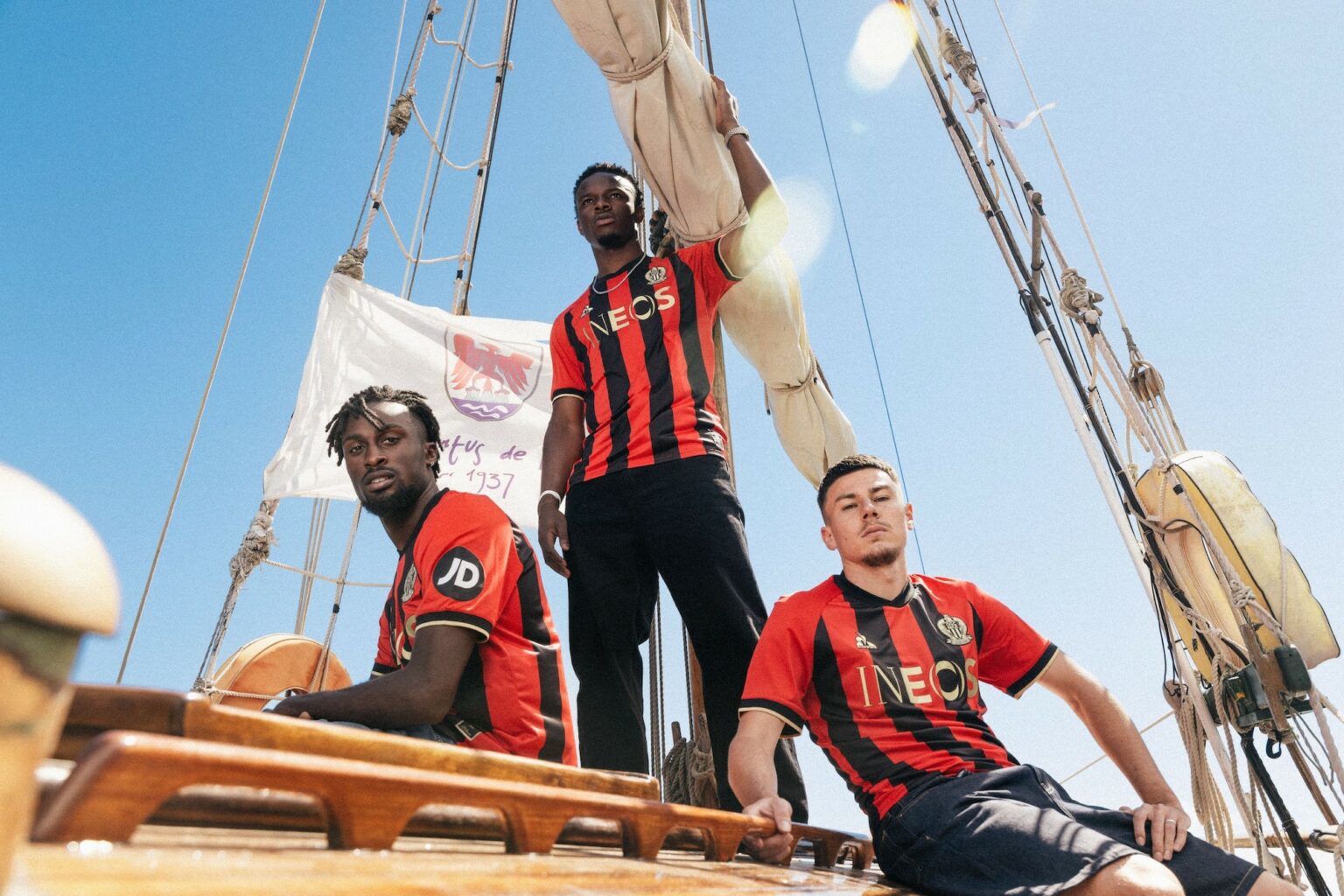 L'OGC Nice dévoile son nouveau maillot domicile au jour de ses 120 ans