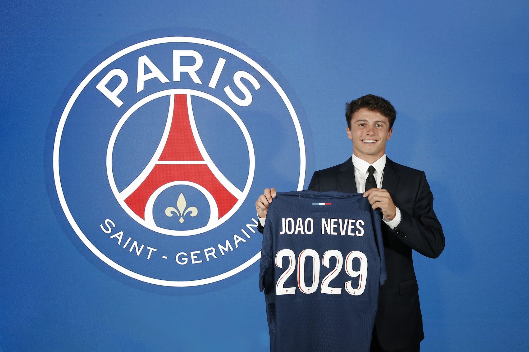 PSG: Salaire, durée les détails du contrat signé par João Neves