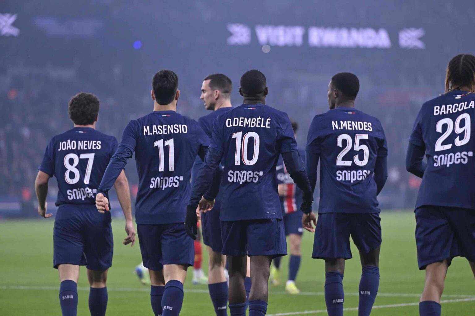 PSG. Un maillot spécial produit avec le sponsor Snipes