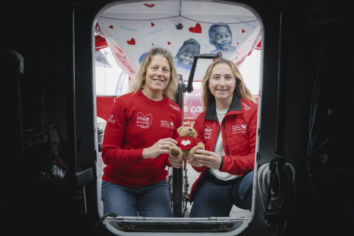 Violette Dorange signe avec Samantha Davies et Initiatives-Cœur