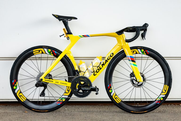 Pogacar. Un vélo spécial tout jaune pour l'arrivée du Tour de France ...